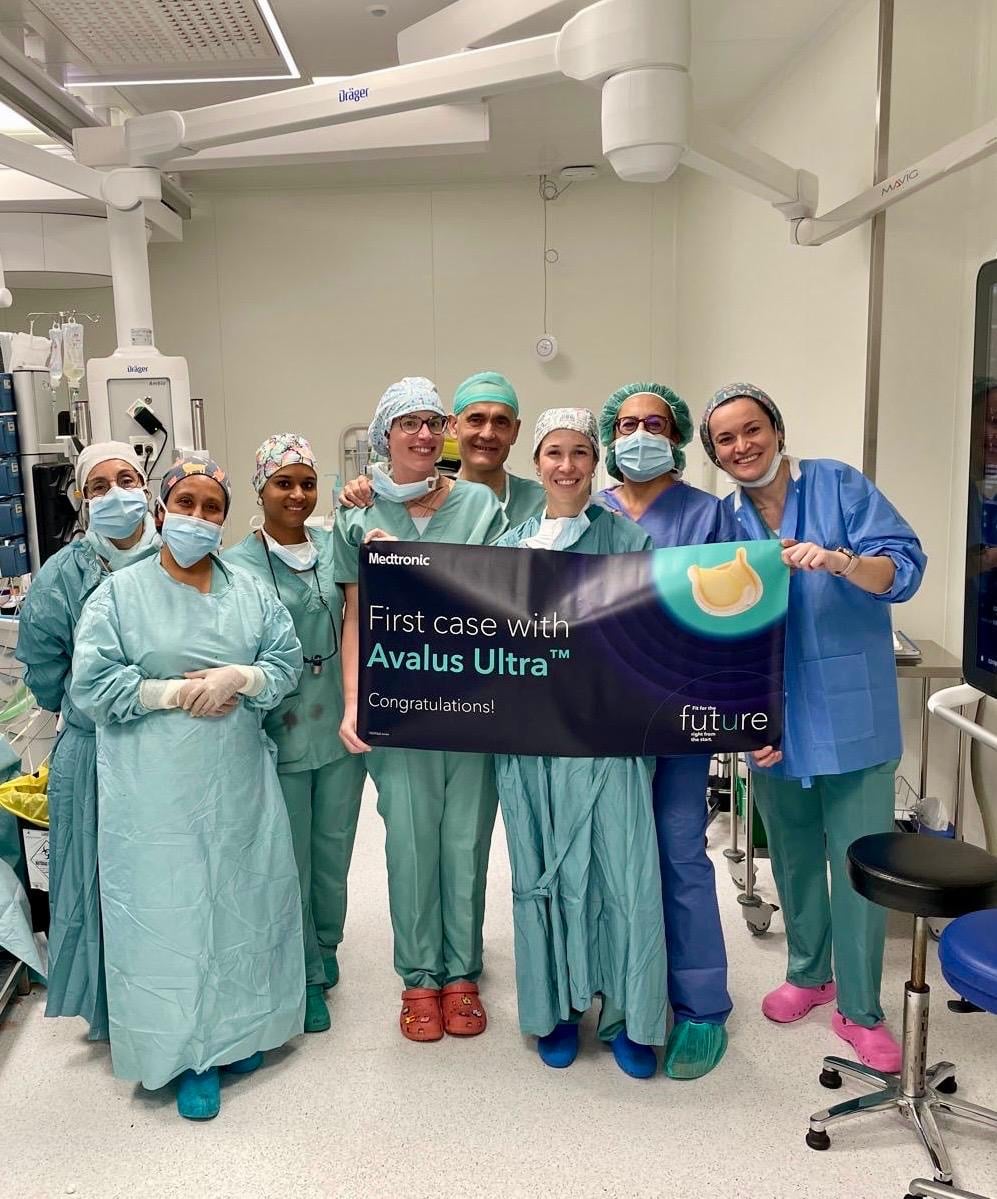 The Germans Trias iCor implants the first Avalus Ultra prosthesis in ...